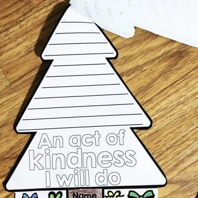 Christmas Tree Craftivity Flap Book - Bulletin Board Decor